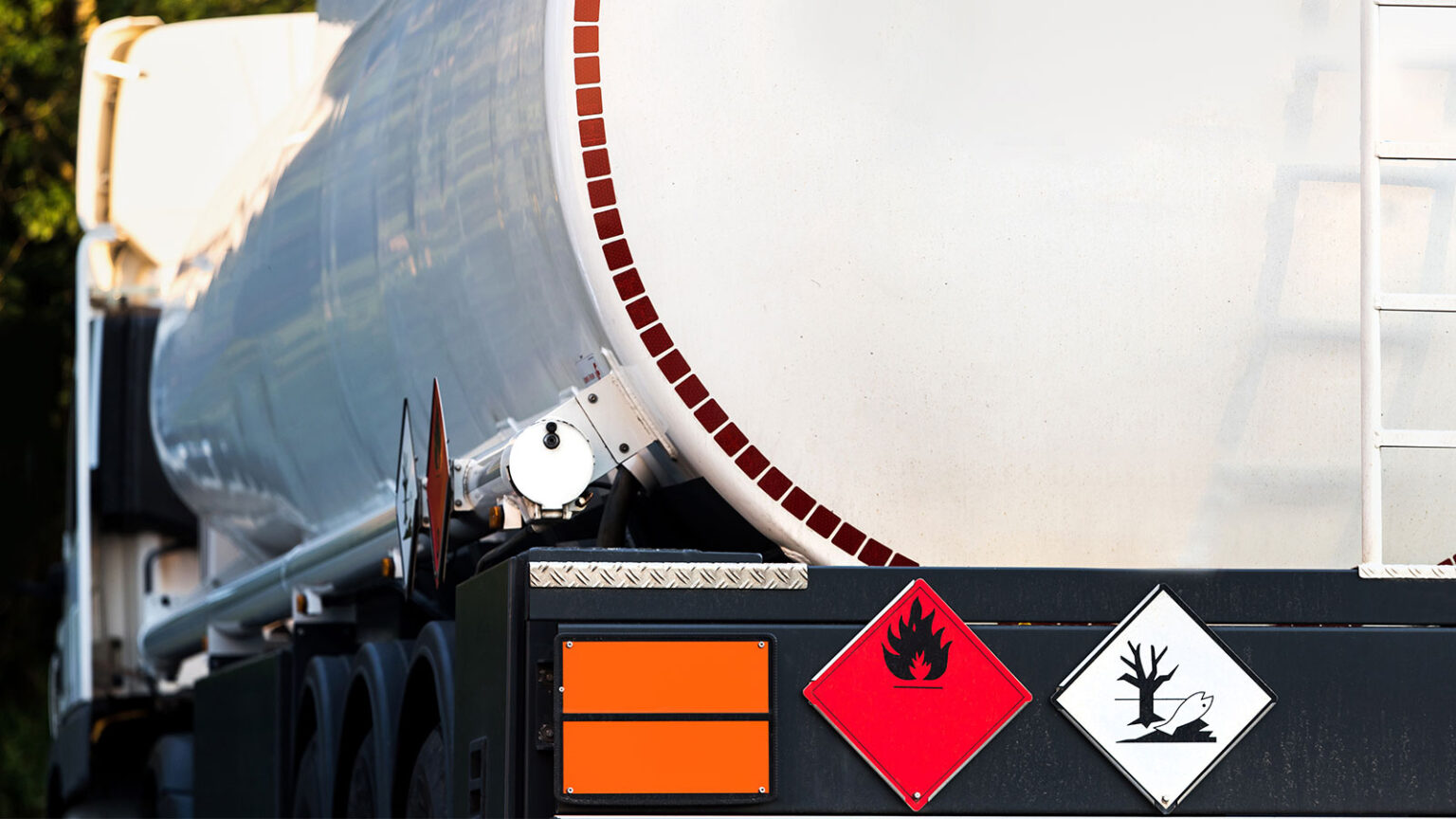 ¿Qué es el ADR? Transporte de mercancías peligrosas